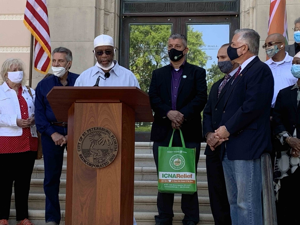 Islamic community begins Ramadan on the steps of City Hall
