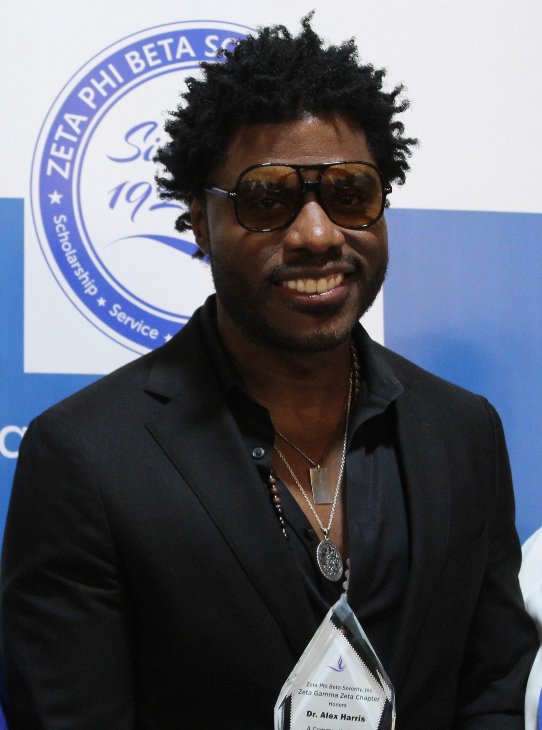 St. Petersburg Zetas pay tribute to community heroes